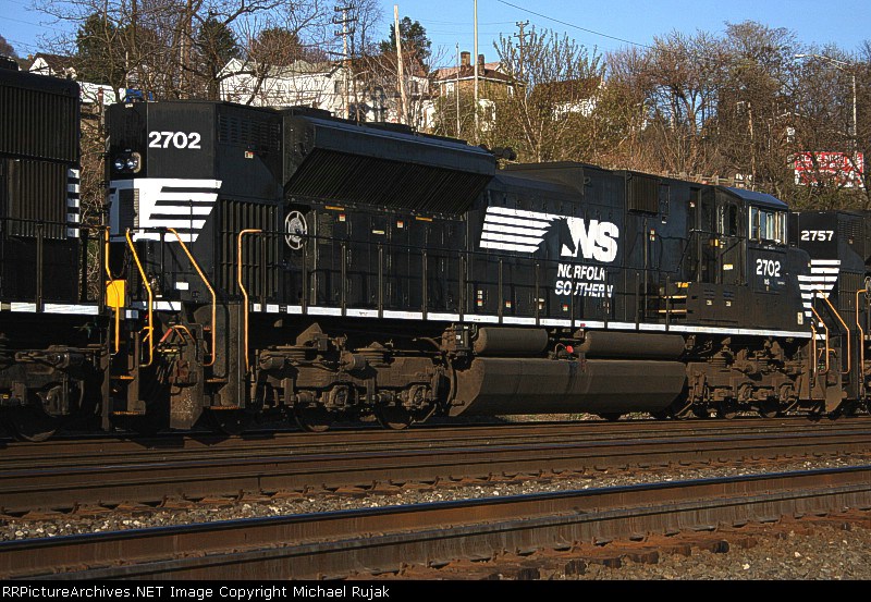 NS 2702